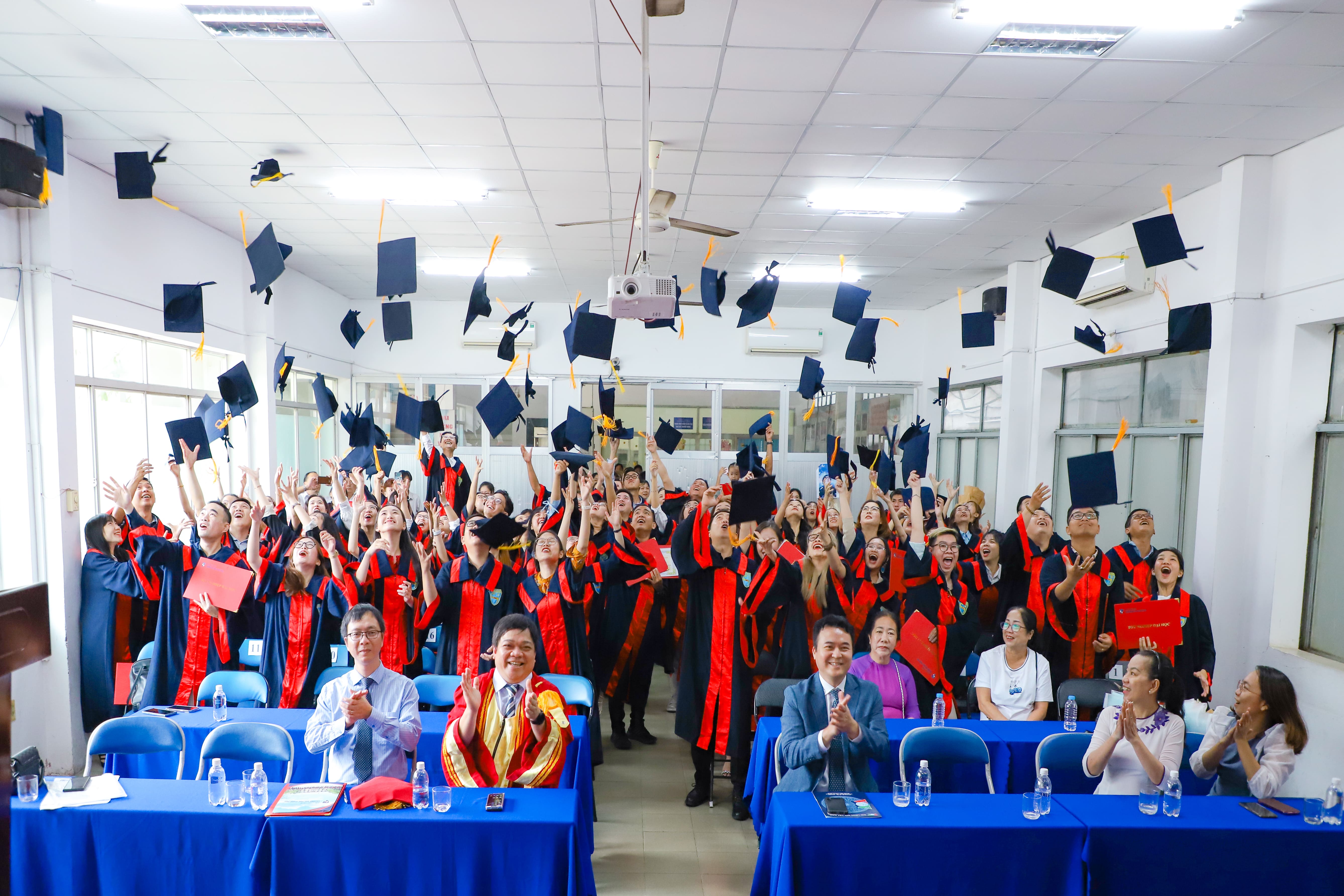 VOV College tổ chức bế giảng và trao bằng tốt nghiệp đại học Báo chí ...